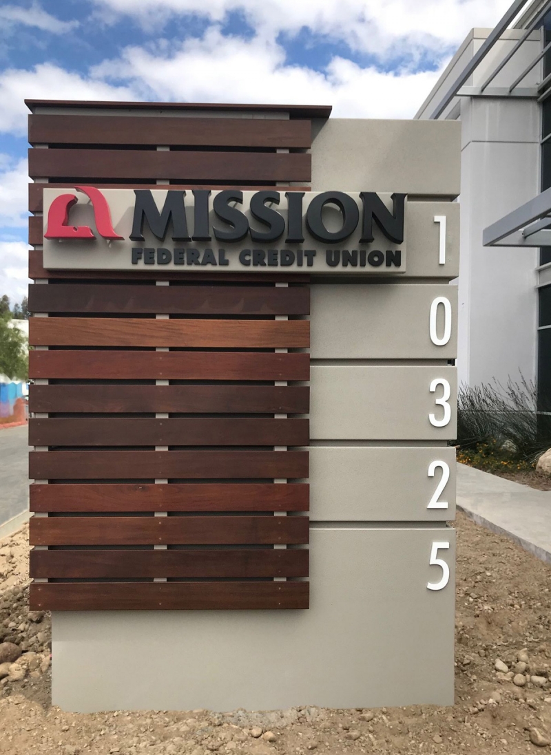 Monuments and Pole Signs Portfolio: Single Tenant - SDES Custom Sign ...